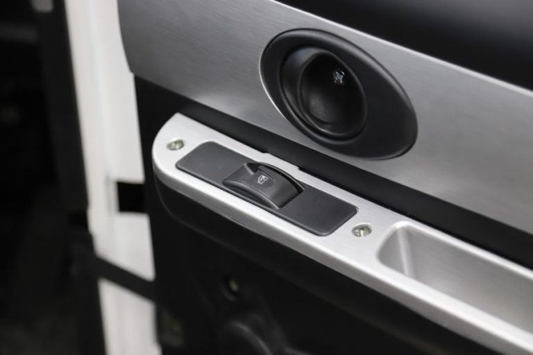 e-mo5新登場!! - 株式会社NET-560